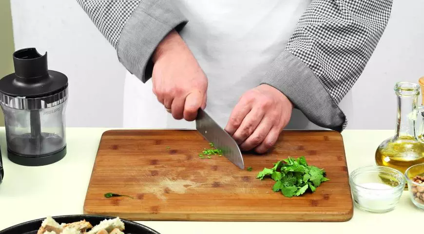 Foto nan preparasyon an nan yon resèt: espageti ak kroustiyan vide, nimewo etap 2