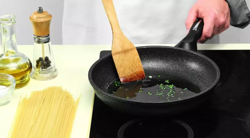 Рецептны әзерләү фотосы: Спагетти криспи сибрәсе белән, адым