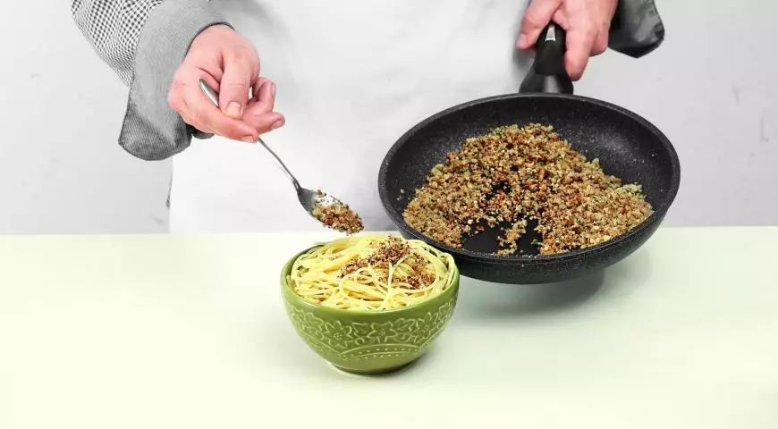 Valokuvien ruoanlaitto Resepti: Spagetti, jolla on rapea sprinkling, vaihe numero 6