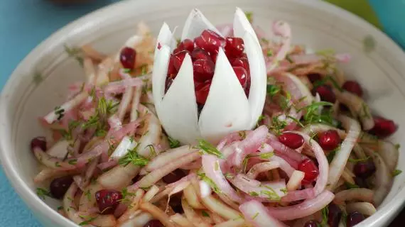 Luke en granaatappelsalade, stapsgewijs recept met foto's