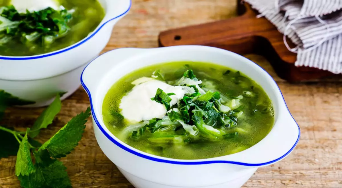 Groen Borsch met brandnetel