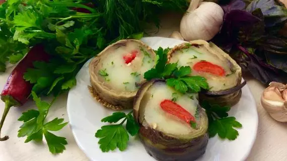 Roulet tanpa lemak dari terong, resep langkah demi langkah dengan foto