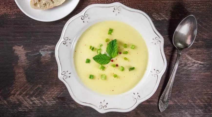 8 modische Gerichte, deren Namen gelernt werden sollten, bevor Sie das Mädchen in das Restaurant einladen sollten 12585_6