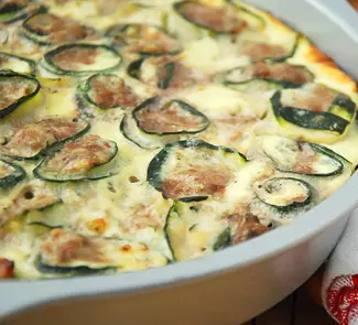 Zucchini rullt mat gehackte Fleeschfëllung, Schrëtt-By-Step Rezept mat Fotoen