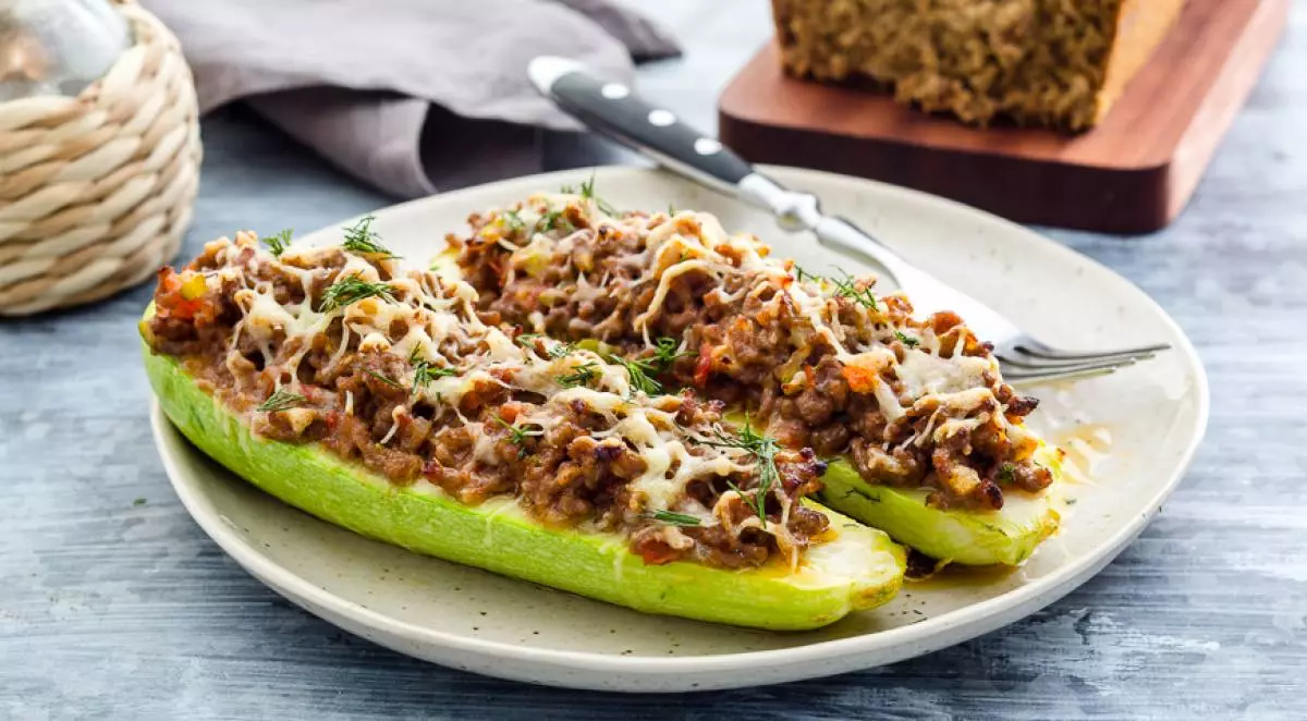 Zucchini küpsetatud hakkliha ahju, samm-sammult retsept fotodega