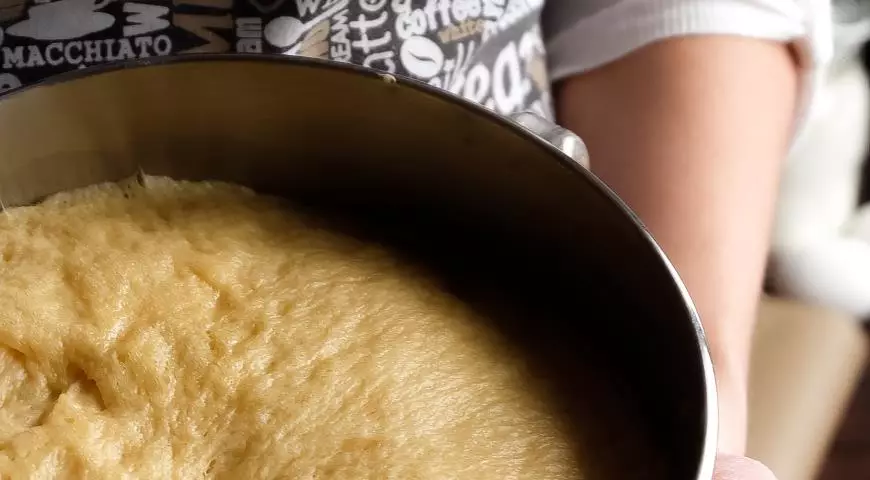 Burun çörek bişirmek üçin hamyry taýýarlaň