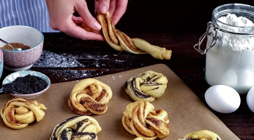 Foarmje bollen, smakke it daai taret ynfoljen