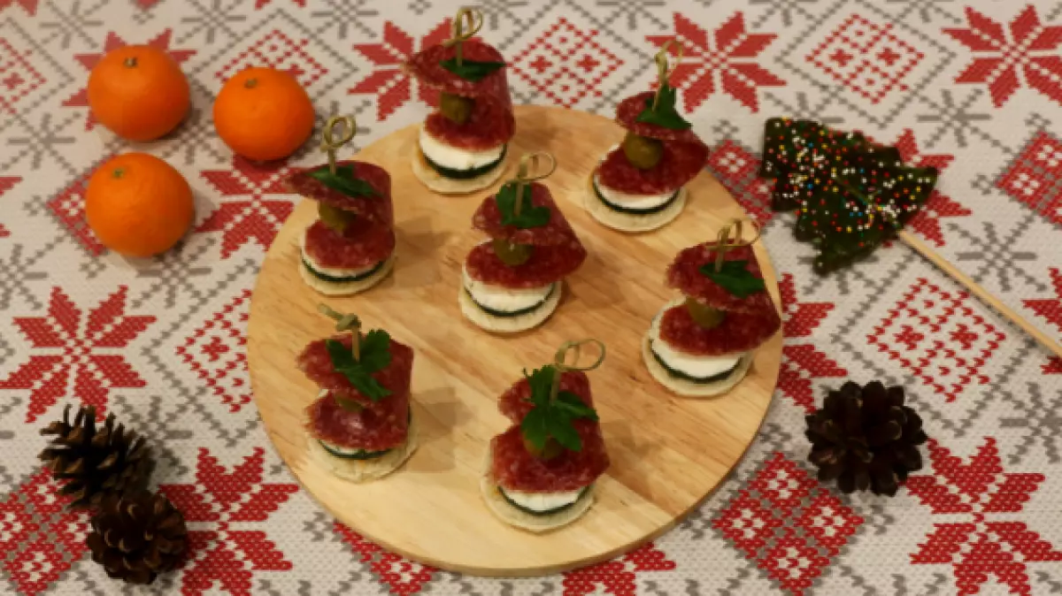 Canape Snack con salchicha e queixo crema, receita paso a paso con fotos