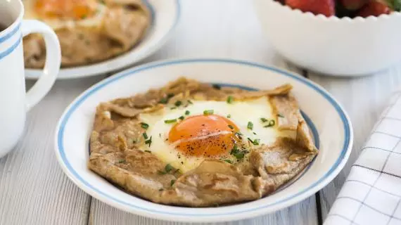 Bretonische Pfannkuchen mit Schinken und Ei, Schritt-für-Schritt-Rezept mit Fotos