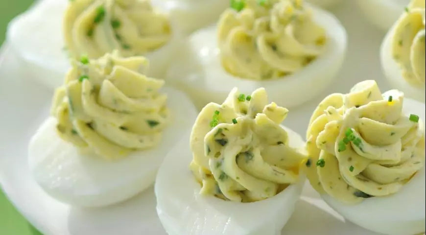 Gefüllte Eier mit TARKHOON, Schritt-für-Schritt-Rezept mit Foto