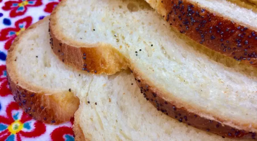 Memasak hala (tongkat dengan mac) di pembuat roti