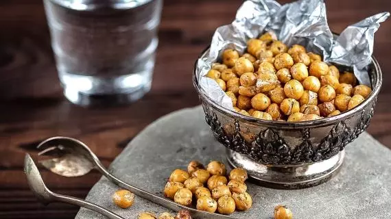 Crustics kutoka chickpeas na manukato, hatua kwa hatua mapishi na picha