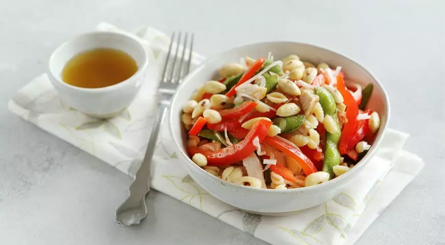 Salad na may manok at orzo, hakbang-hakbang na recipe na may mga larawan