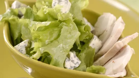 Green salad with chicken and blue cheese, step-by-step recipe with photo