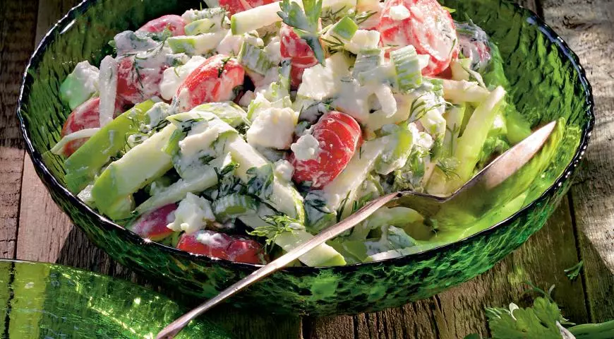 Summer salad with cheese dressing