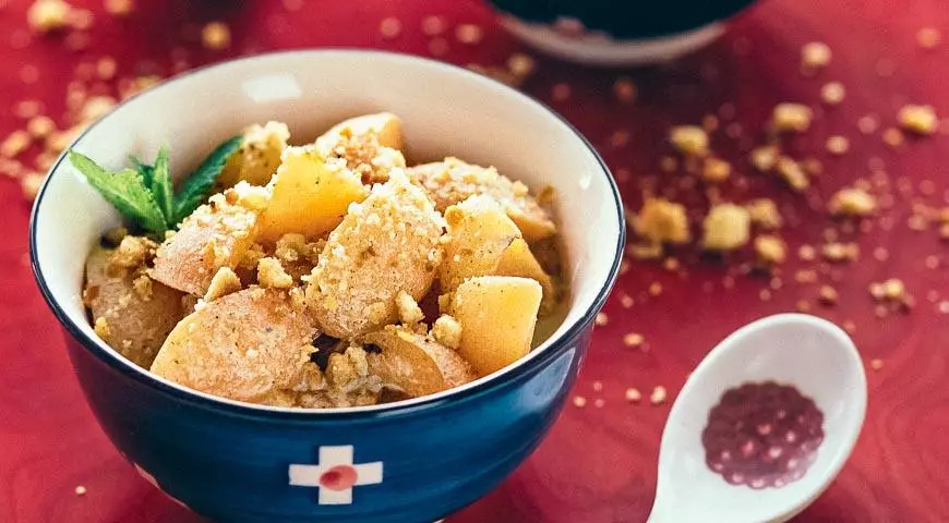 Foto Foto La ricetta della cucina: insalata di albicocca con i biscotti, il punto numero 5