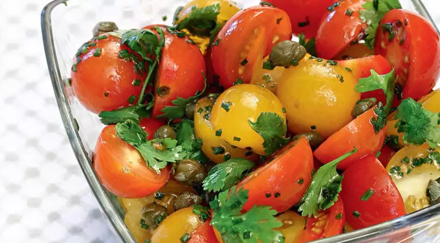 Tomato tomato na cilantro, usoro nzọụkwụ nzọụkwụ na foto