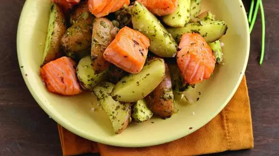 Kartulisalat Sorrel ja lõhe, samm-sammult retsept fotodega