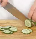 Stock Foto Cooking Recipe: salāti ar gurķiem un kūpinātu lasi, 2. solis 2