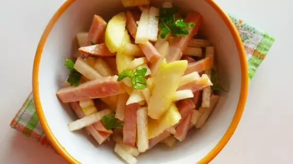 Ham salad dengan epal dan radish, resipi langkah demi langkah dengan foto