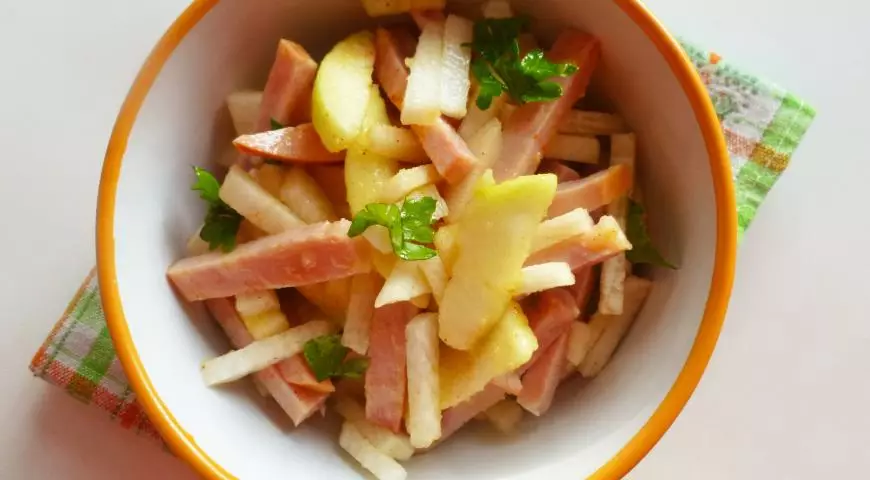 Ensalada de xamón con mazás e rabanete