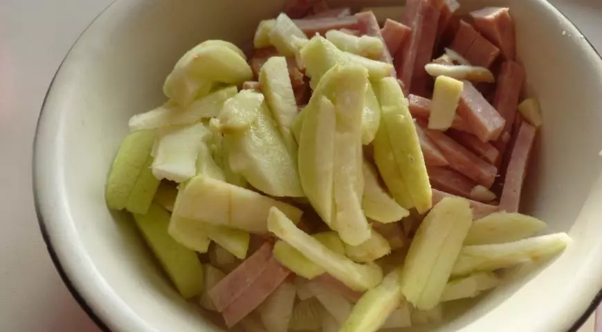 Conectar os ingredientes preparados, facer recarga de ensalada