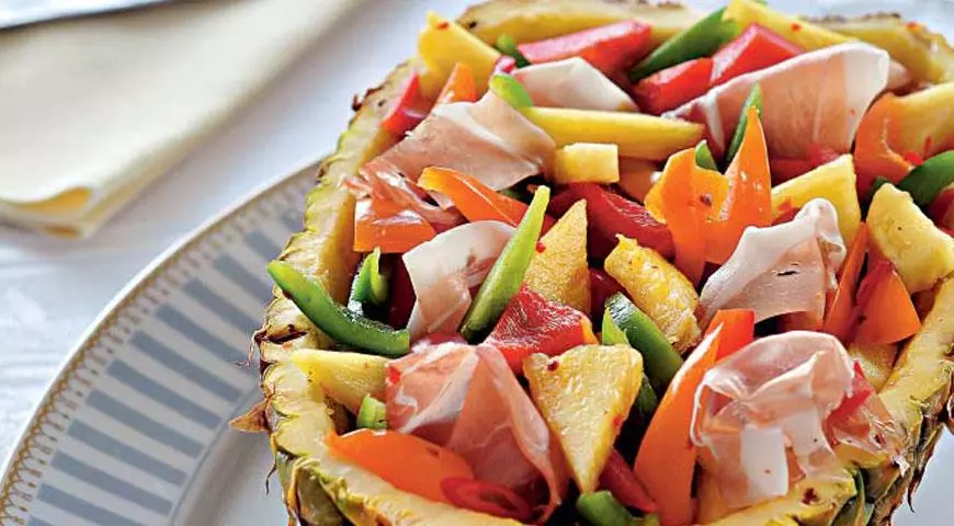 Pepper Salad sa Pineapple.