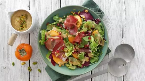 Saladhi nekufumuka kubva kuPersimmon, nhanho-ne-nhanho recipe nemifananidzo