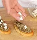 Foto da receita: Bruschetta con berinjelas e feta, paso número 6