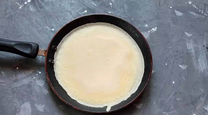 Bir resept hazırlığının şəkli: toyuq və göbələk ilə pancake tortu, 7 nömrəli addım