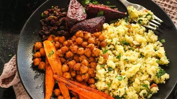 Akar akar pedas dengan resep nol dan cepat, langkah demi langkah dengan foto