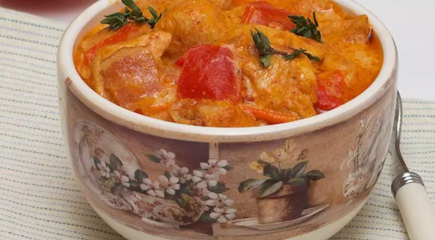 File ayam paprikash, resep langkah demi langkah dengan foto