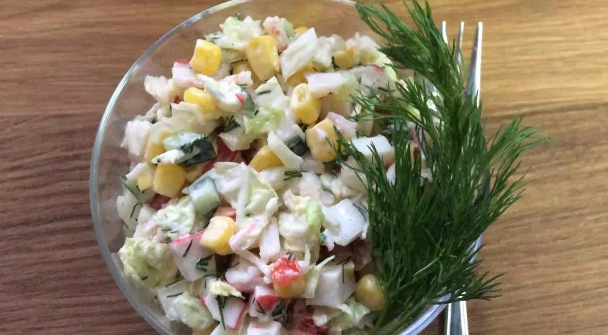 Preparing gentle crab salad