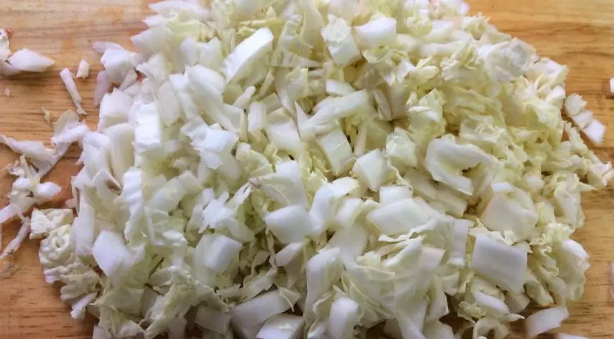 Cut the Beijing cabbage and add to Salad