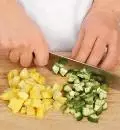Ang resipe sa Stock Foto Pagluto: salad sa manok, patatas ug mga gisantes, lakang nga numero 5