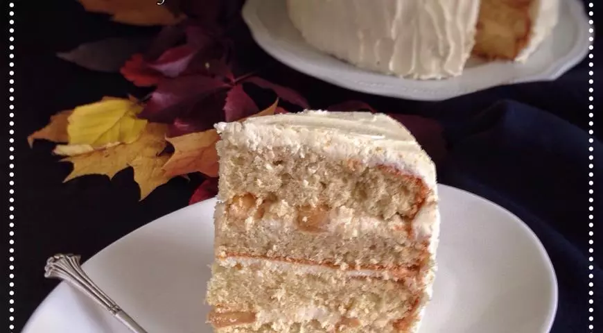 Preparing an apple-ginger cake