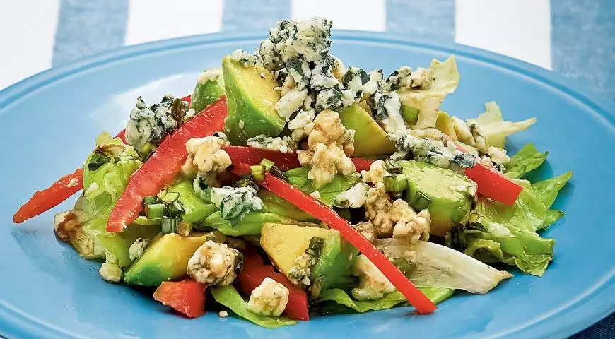 Ensalada de aguacate con roquefort, receita paso a paso con foto