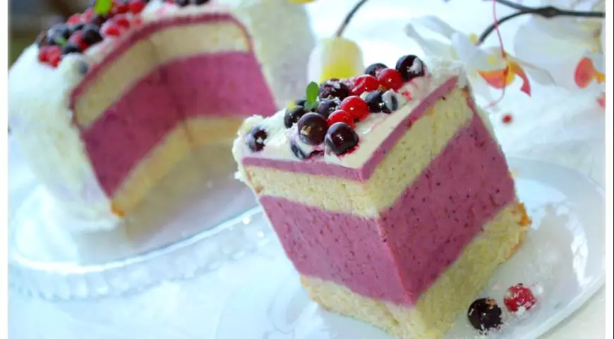 Biscuit-mousse cake breathing spring
