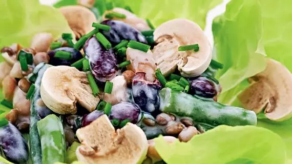 Ensalada cremosa de frijoles, receta paso a paso con fotos.