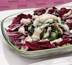 Salada com champignons e queijo Blee, receita passo a passo com fotos