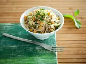 Bulgur болон Tuna болон Souna-тай салат, зураг, алхам алхмаар жор