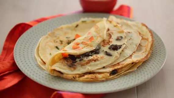 Pancake On Susu dengan resep kelas, langkah demi langkah dengan foto