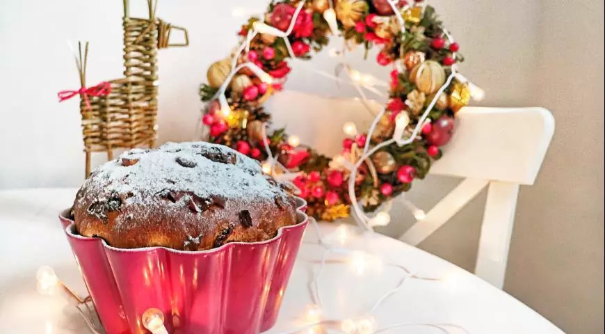 Magic Christmas cake panettone, step-by-step recipe na may mga larawan