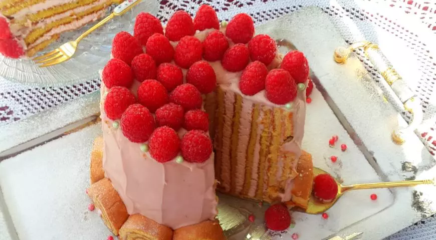 Mago-Malina Vertical Cake