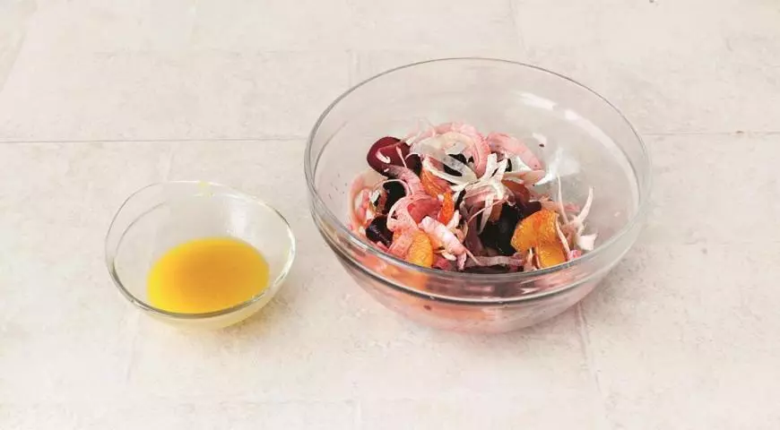 Stok Fotoğraf Pişirme Tarif: Pancar salatası portakal, rezene ve kapari, adım 5 adım