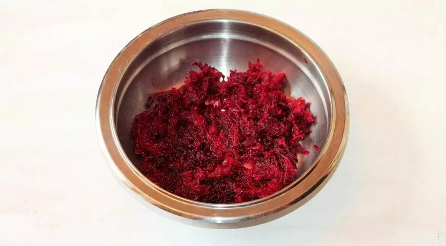 We rub the boiled beets on the grater for vitamin salad with nuts