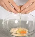 Photo de la préparation de la recette: tarte aux abricots séchés et noix de la pâte de levure, étape numéro 1
