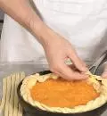 Photo de la préparation de la recette: tarte avec une pâte séchée et nouée de la pâte de levure, étape numéro 7
