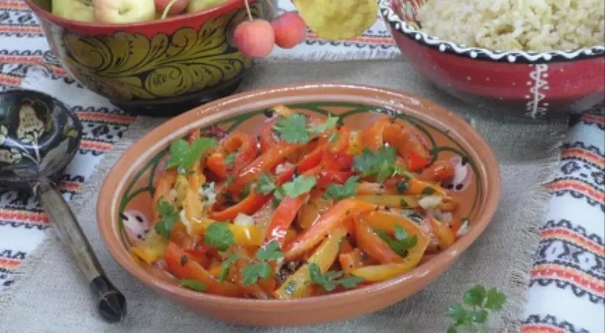 Fried Pepper Salad, step-by-step recipe na may mga larawan