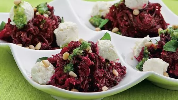 Rüben mat Geessekéis a Pesto aus Basilika, Schrëtt-Bype Rezept mat Fotoen